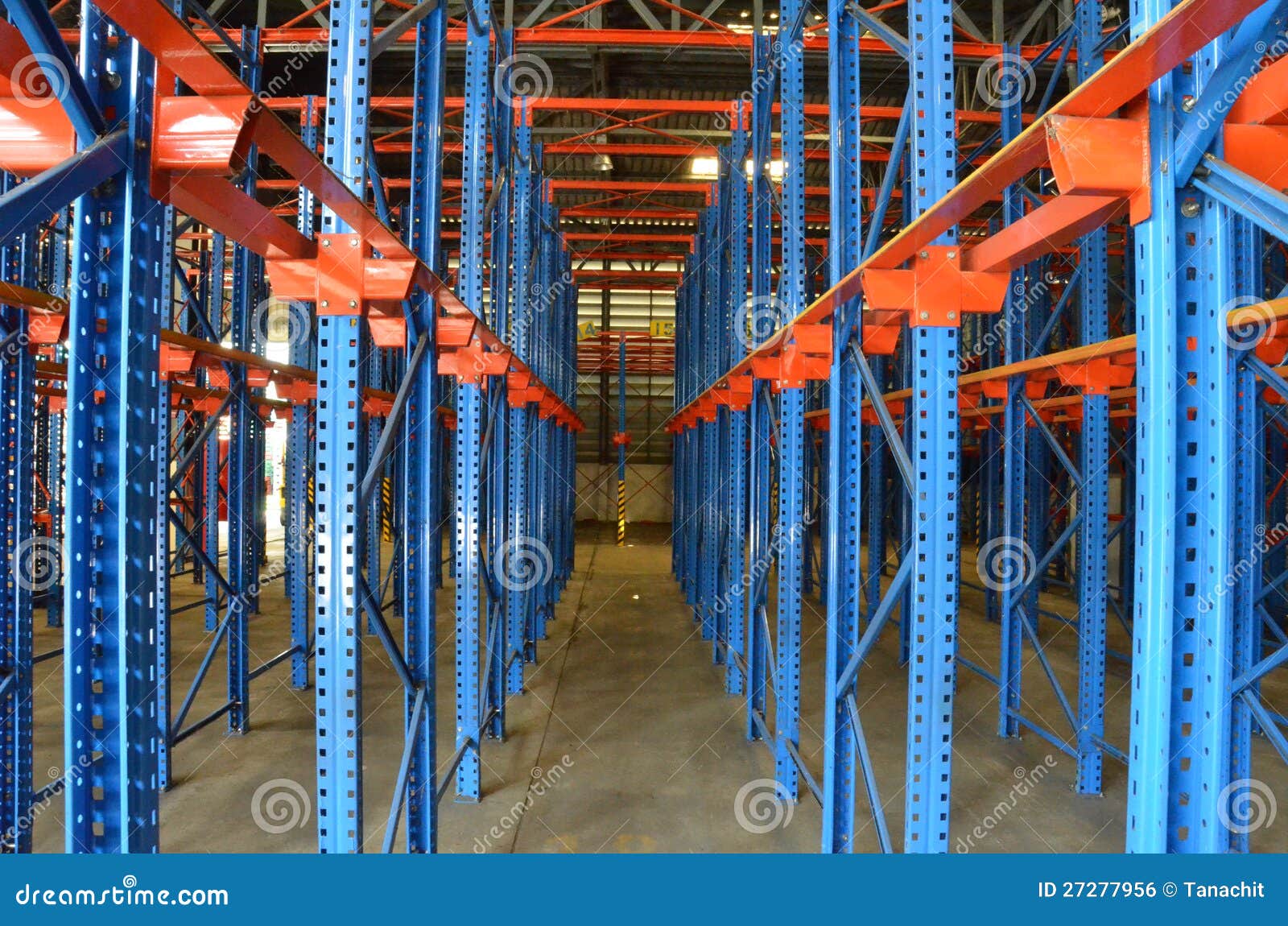 Rek stock foto. Image of modern, ladder, metaal, industrie - 27277956
