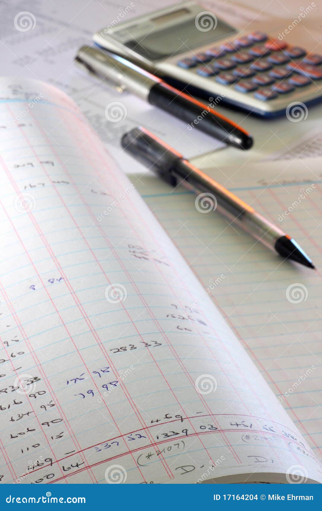 Rekeningen stock foto. Image of controle, rekening, blad - 17164204