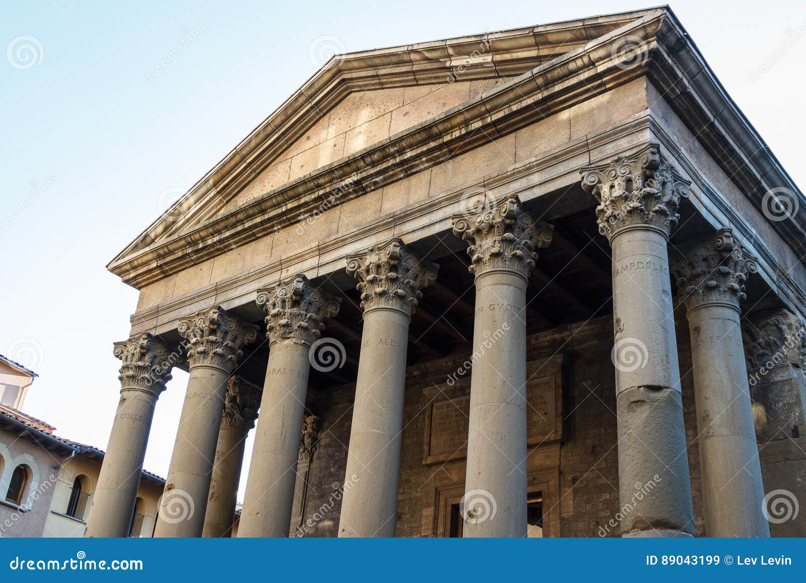 Rekonstruerad Forntida Romersk Tempel I Mitten Av Vic Fotografering för ...