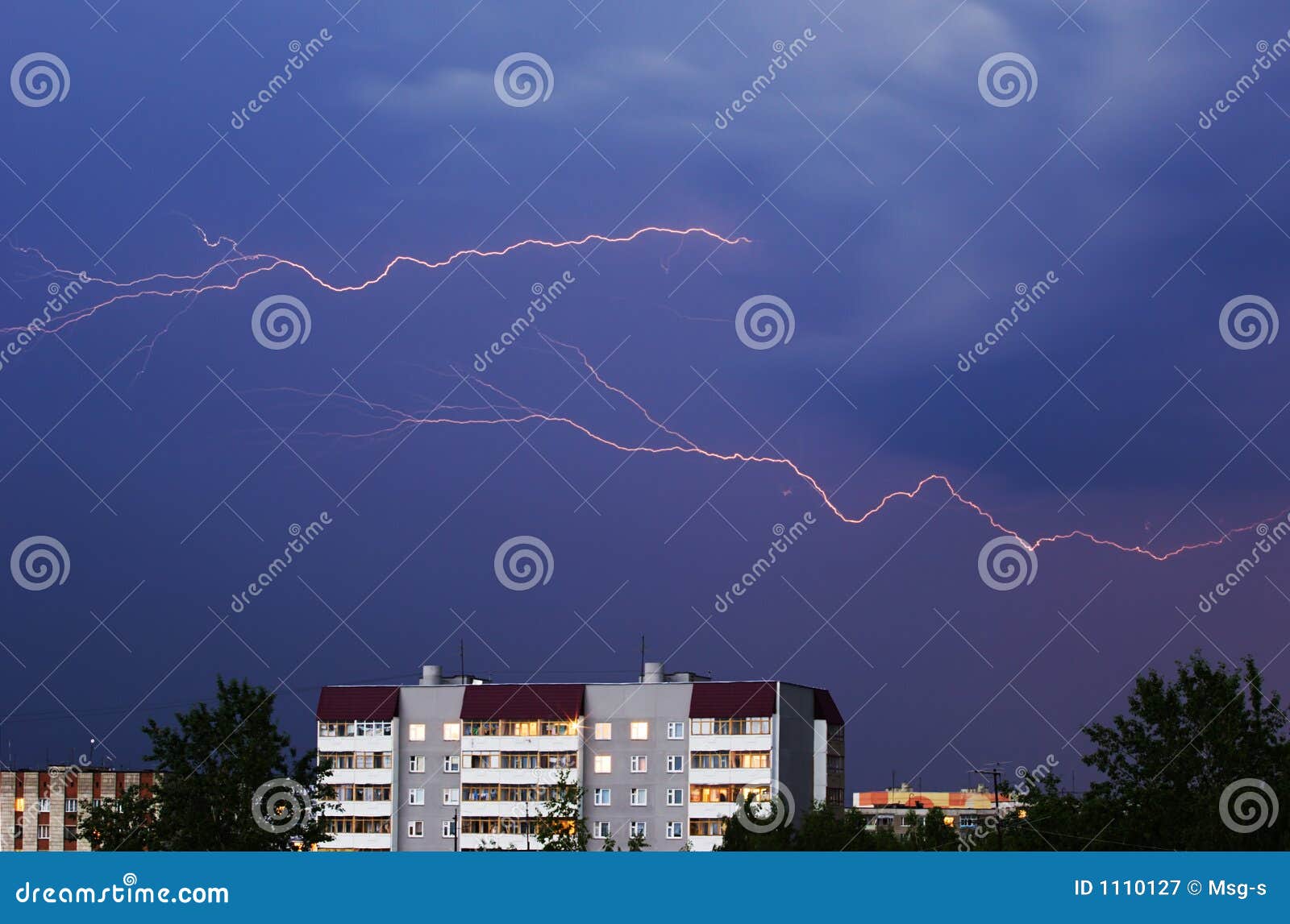 Relámpago imagen de archivo. Imagen de pulso, potencia - 1110127