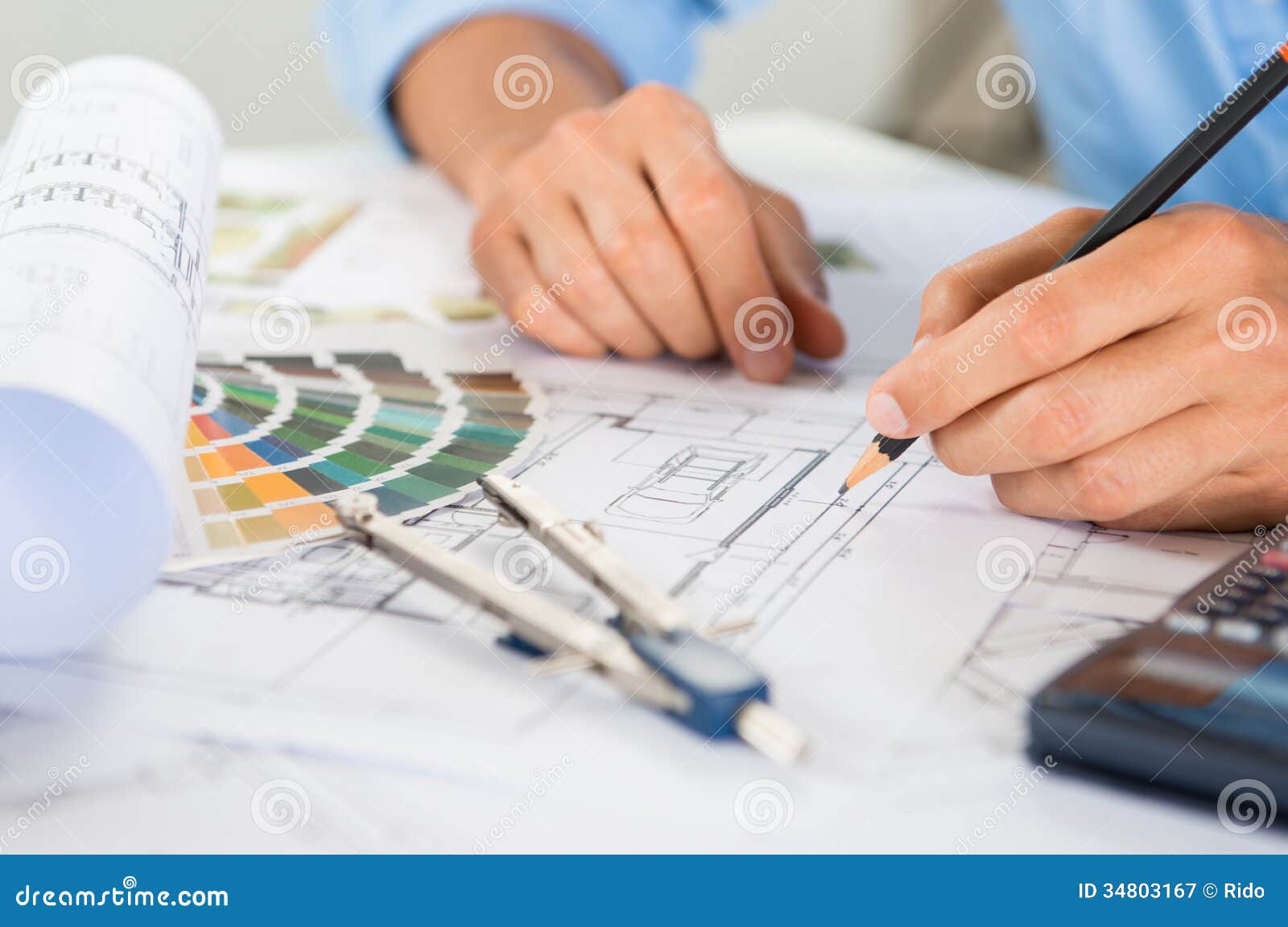 Relator Drawing Blueprints imagem de stock. Imagem de homem - 34803167