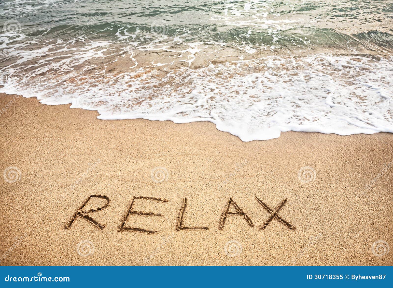 Relaxe a palavra na areia imagem de stock. Imagem de manuscrito - 30718355