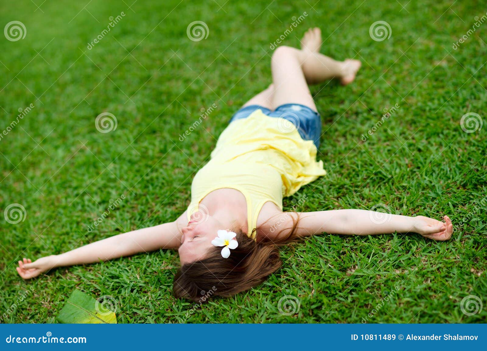 Relaxed image stock. Image du femme, vert, vacances, détendu - 10811489