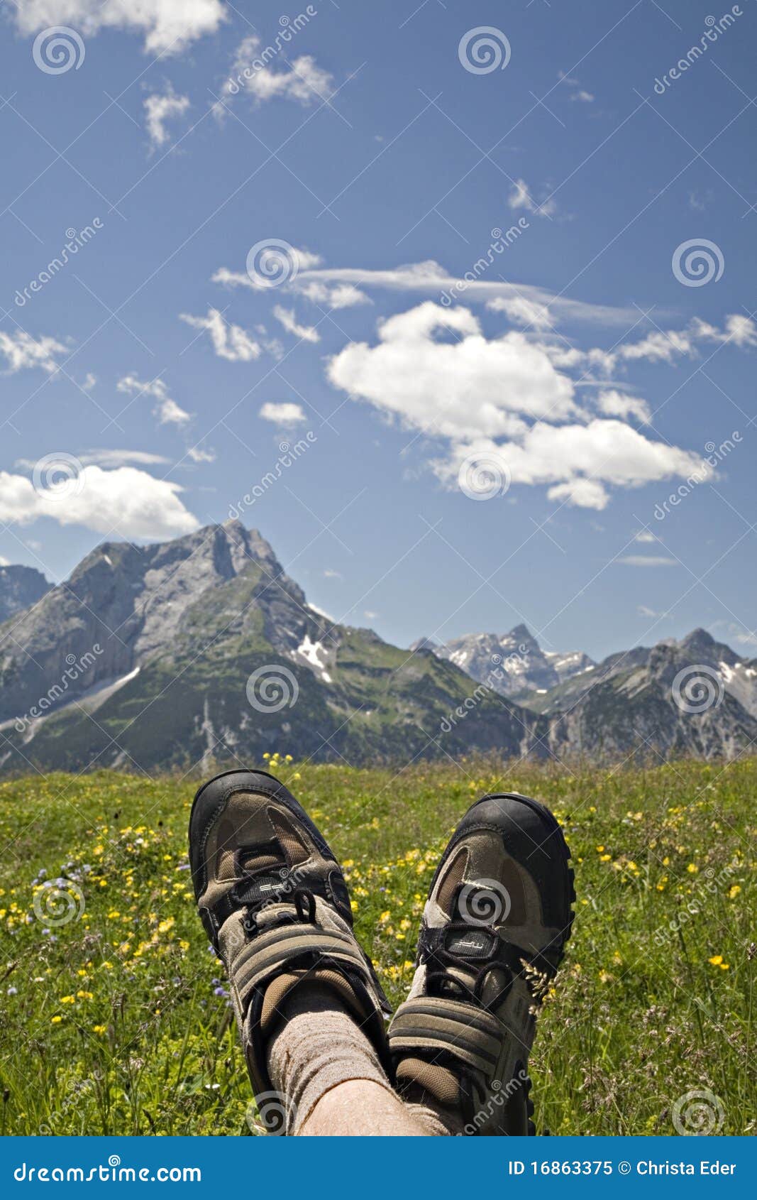 Relaxen stockbild. Bild von himmel, wiederanlauf, wiese - 16863375