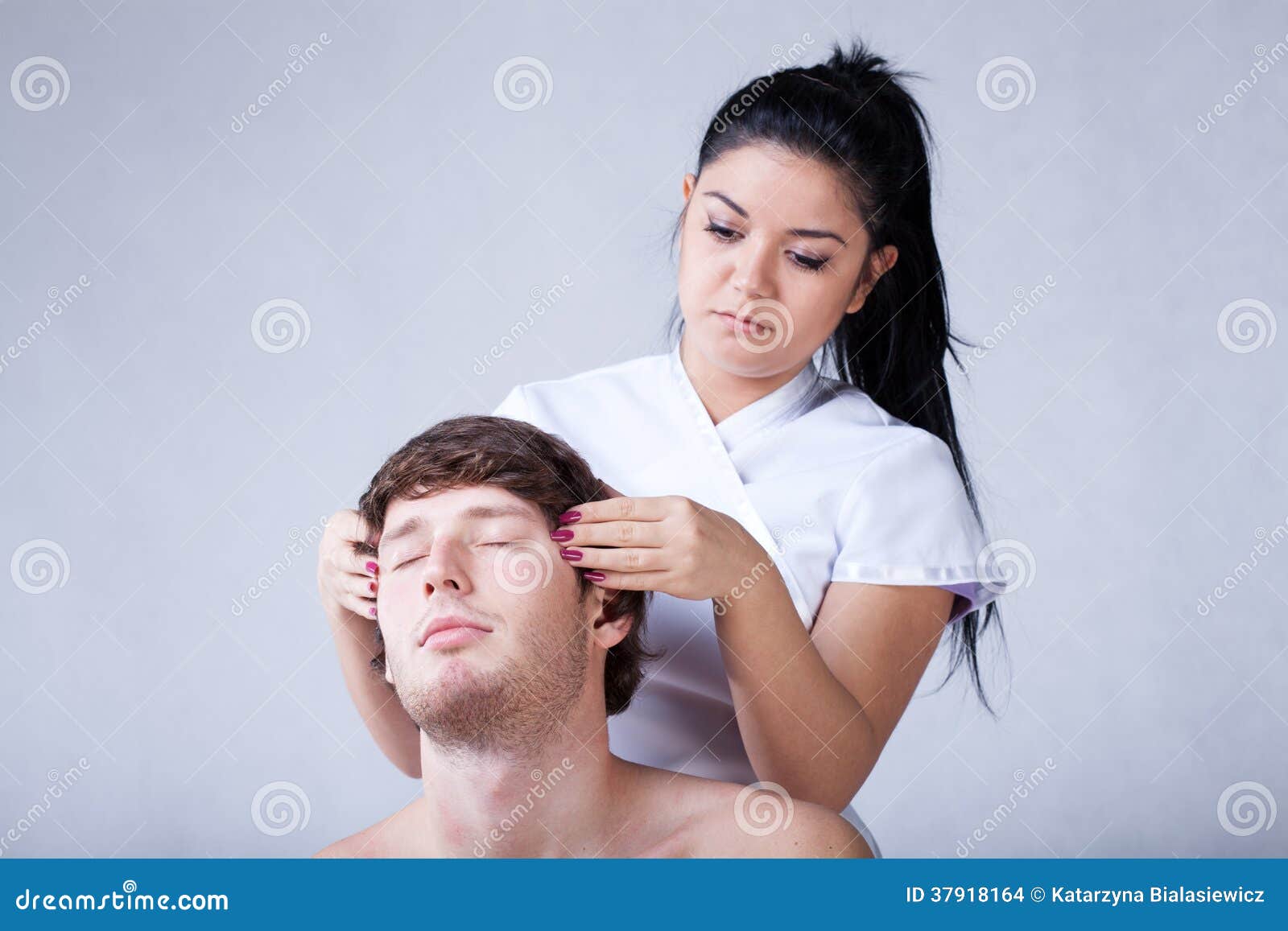 Relaxing head massage stock photo. Image of therapy, center - 37918164