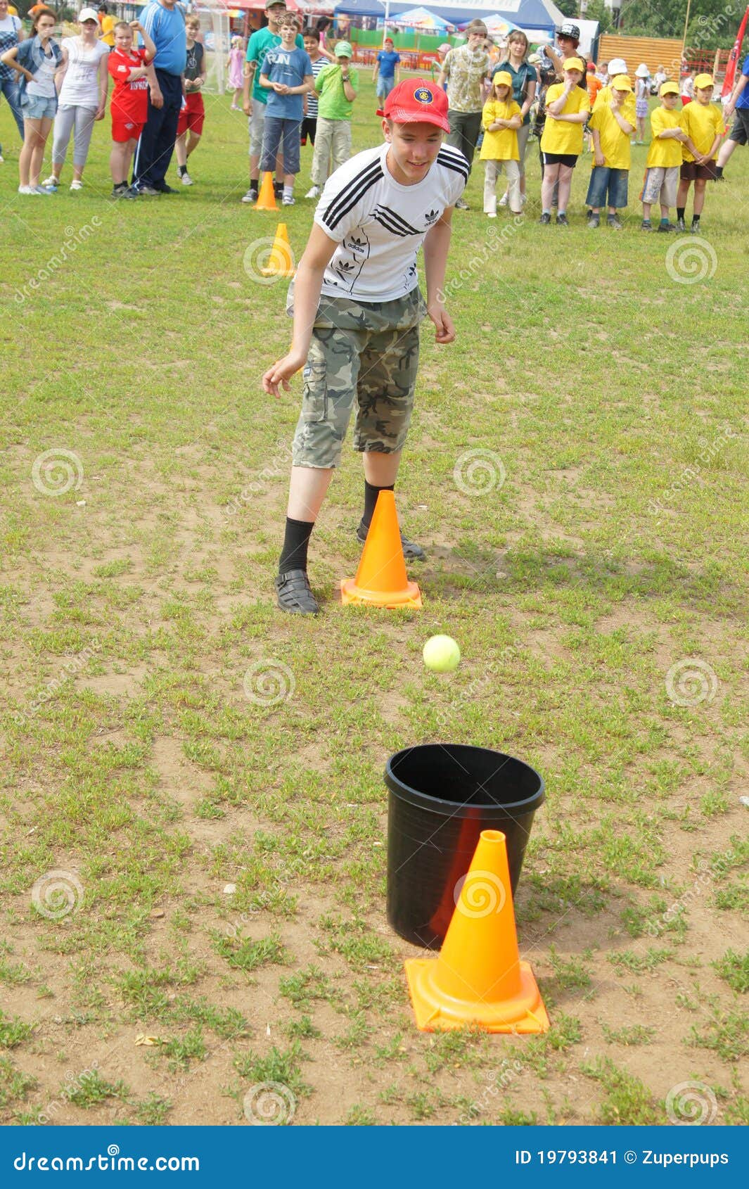 Relay race editorial photo. Image of active, determined - 19793841