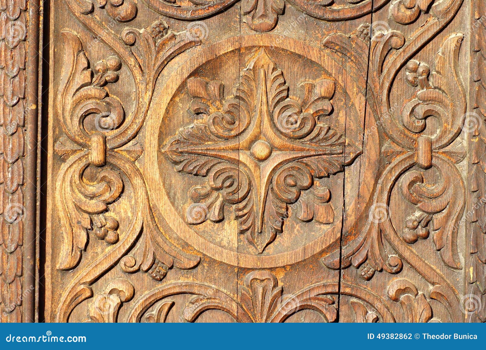 Relevo de Bas na madeira foto de stock. Imagem de detalhe - 49382862