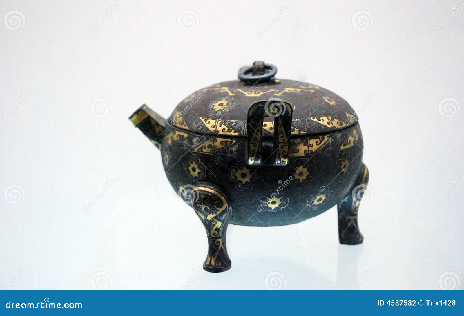 Chinese Tea Ware Gaiwan With Cup Of Green Tea And Tea Pither Chahai ...