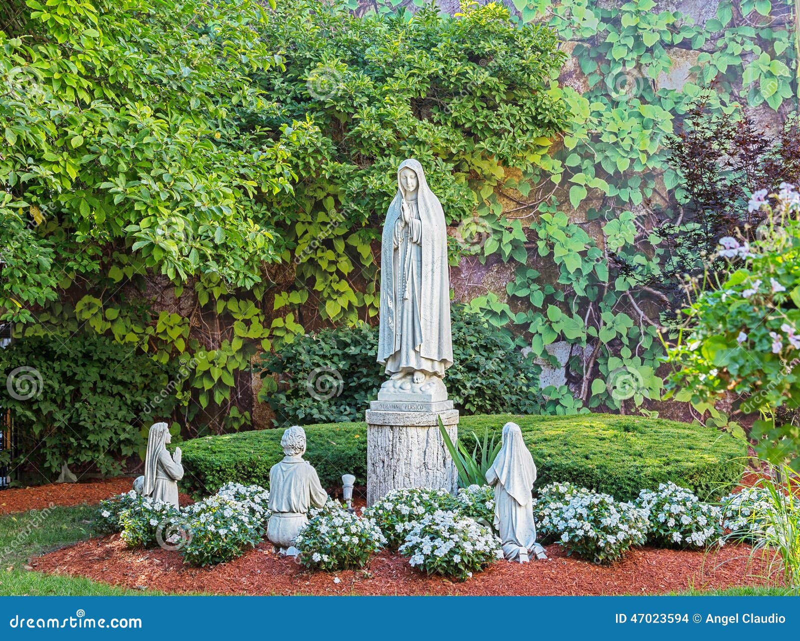Praying Statue Royalty-Free Stock Image | CartoonDealer.com #71069812