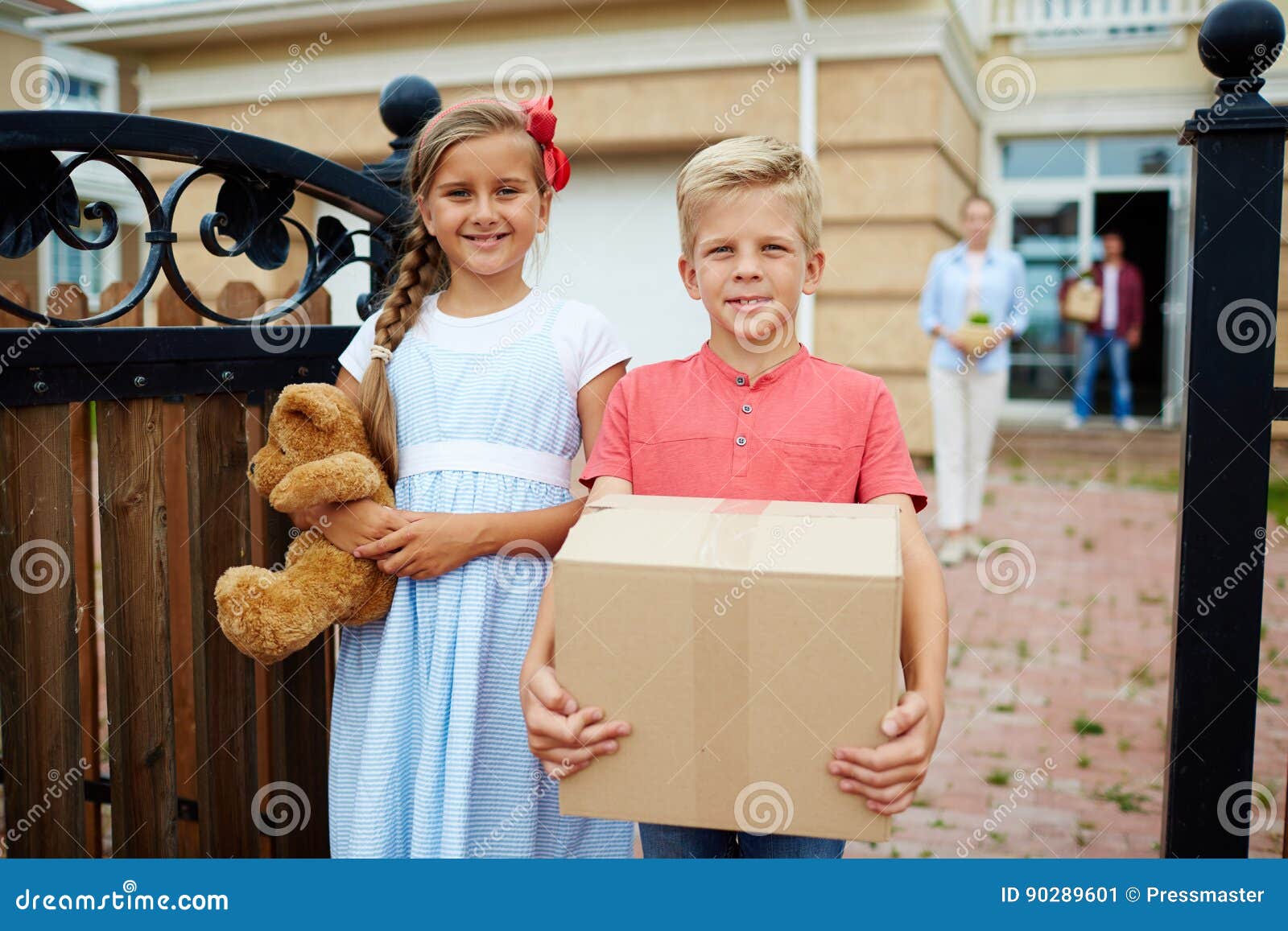 Relocating help stock image. Image of girl, leaving, siblings - 90289601