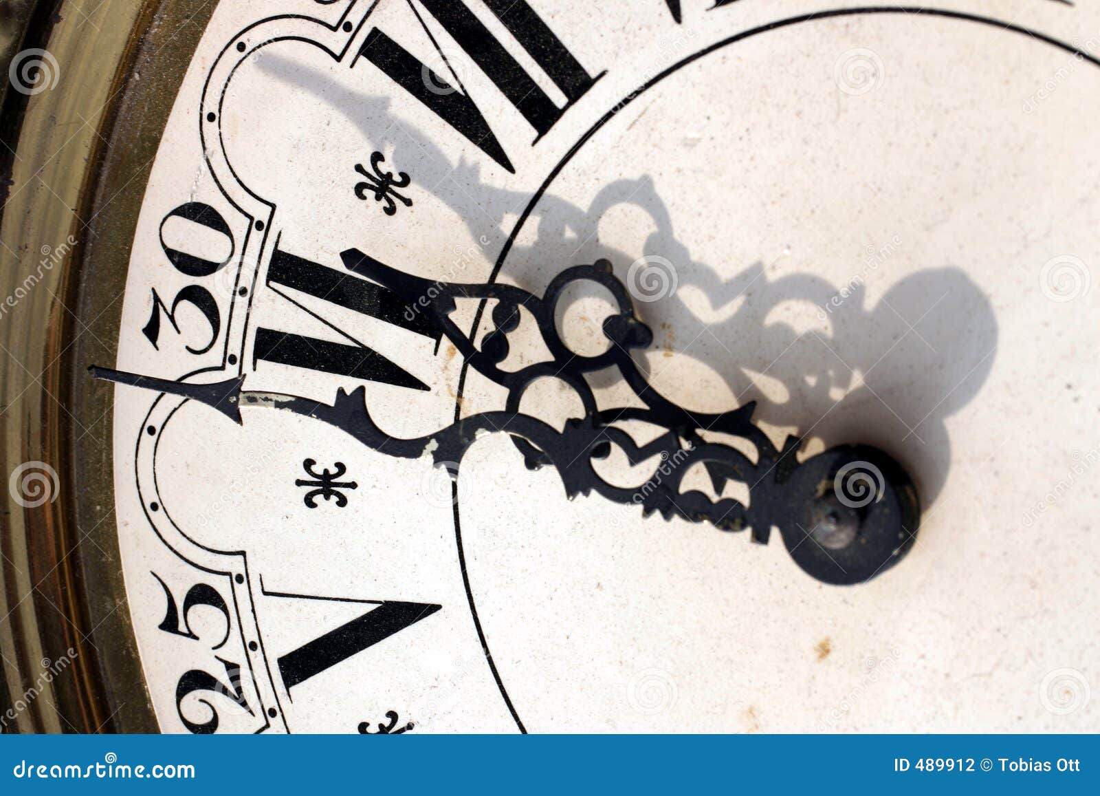 Reloj foto de archivo. Imagen de horario, reloj, tarde - 489912