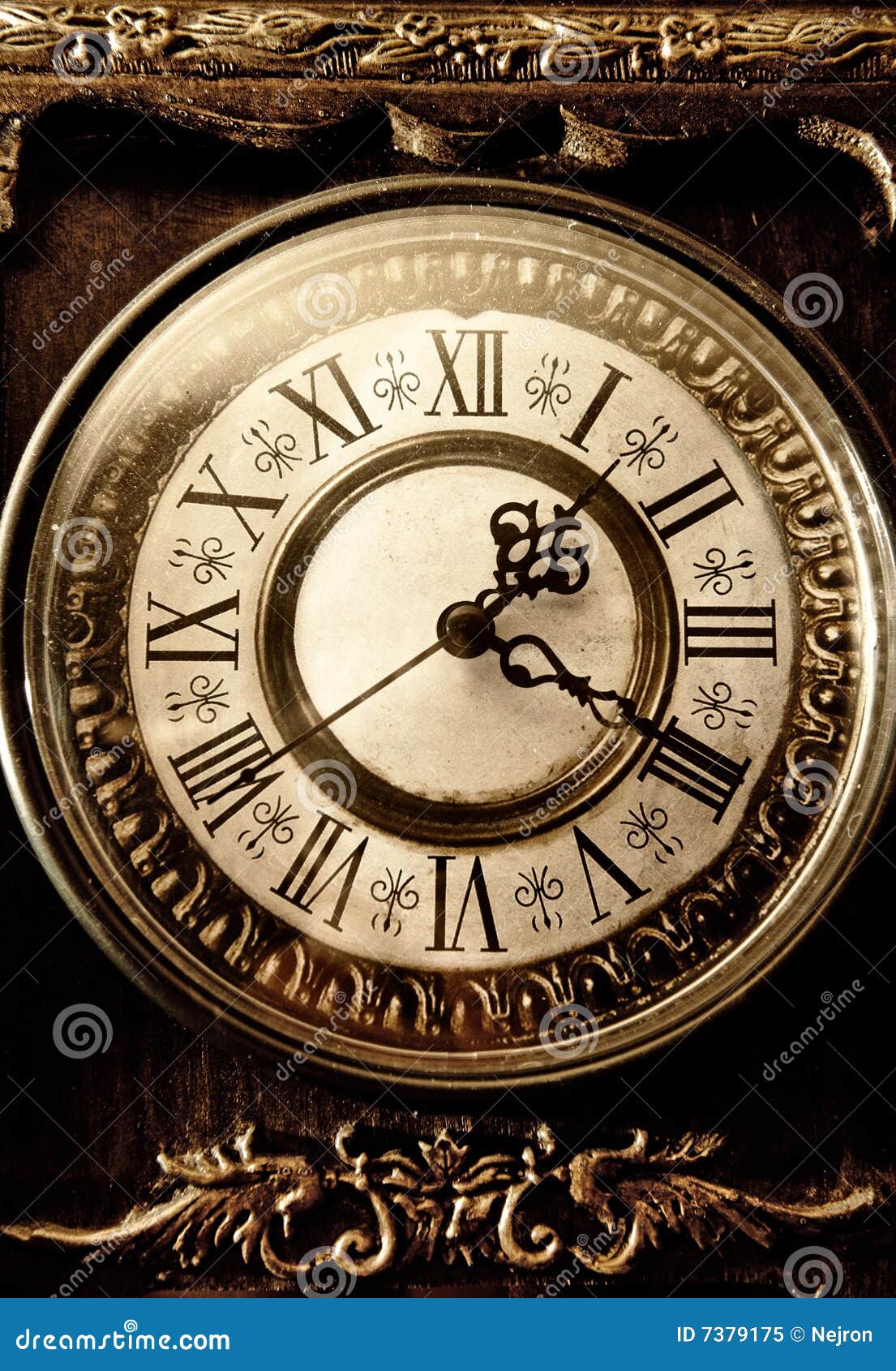 Reloj antiguo viejo imagen de archivo. Imagen de paso - 7379175