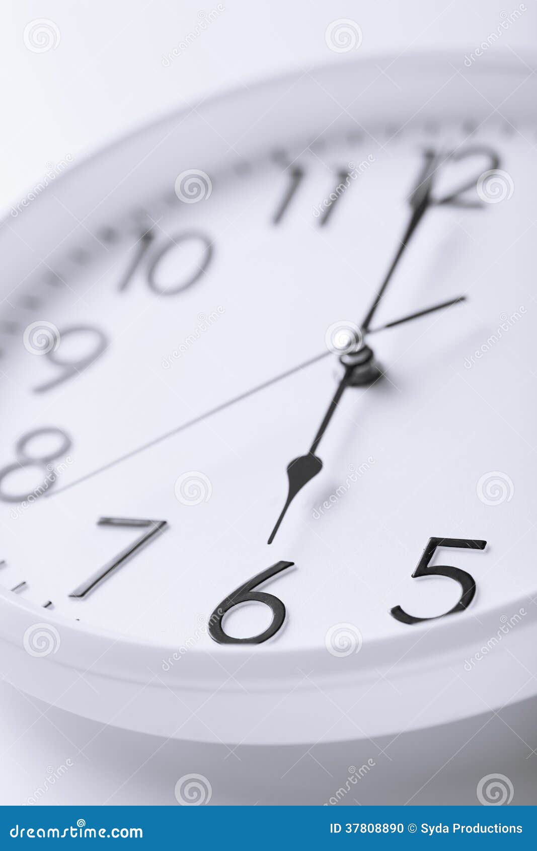 Reloj Blanco Que Muestra Las Seis Foto de archivo - Imagen de ...