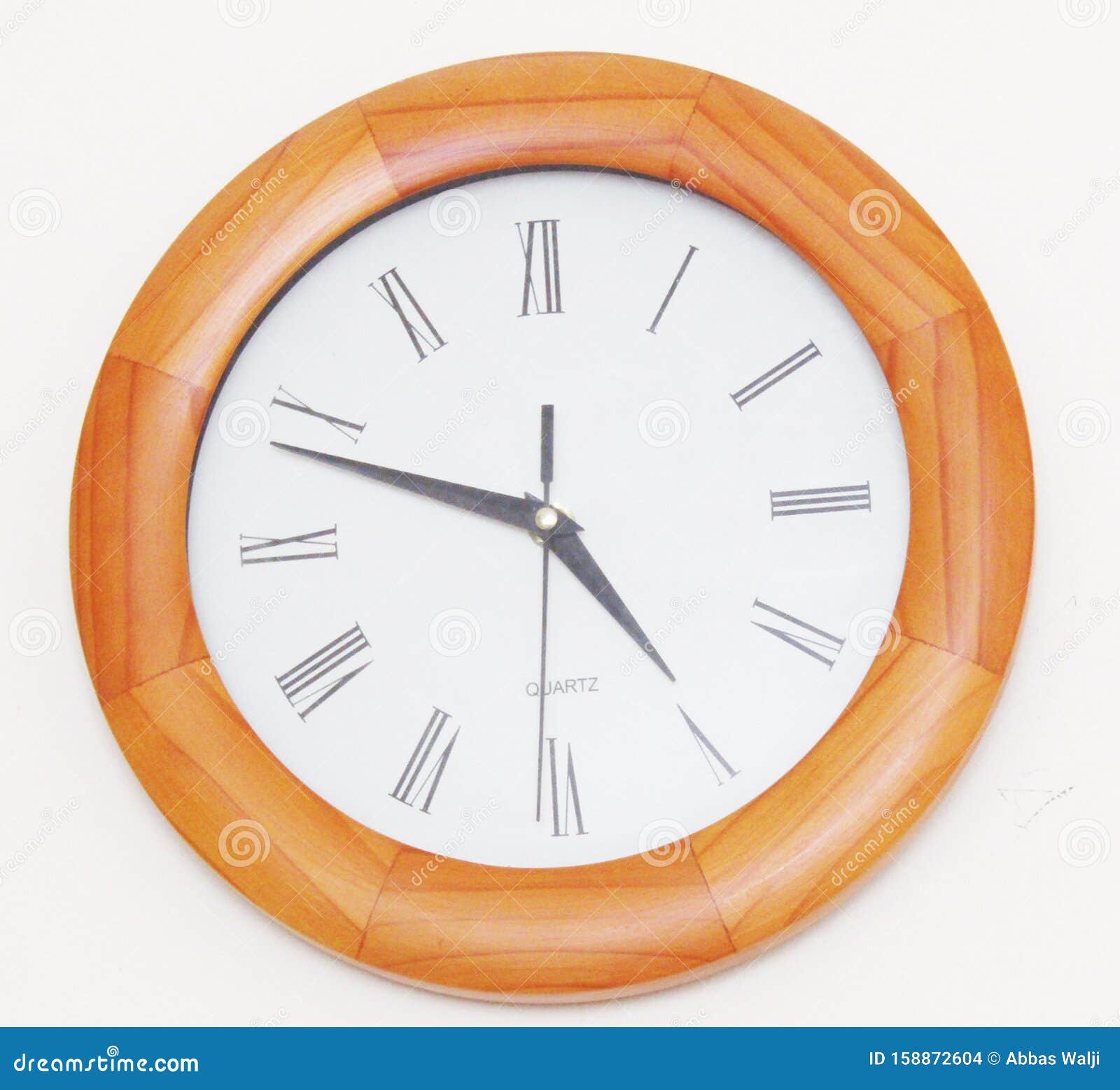 Reloj Circular Circular De Madera Foto de archivo - Imagen de pared ...