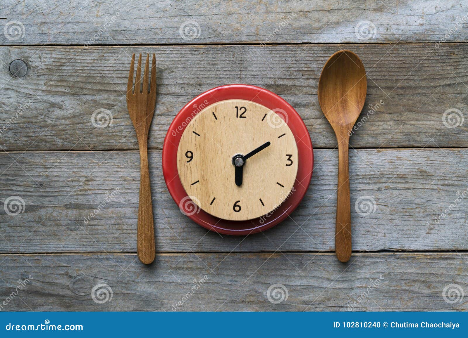 Reloj De La Comida Concepto Sano De La Comida En La Tabla De Madera ...
