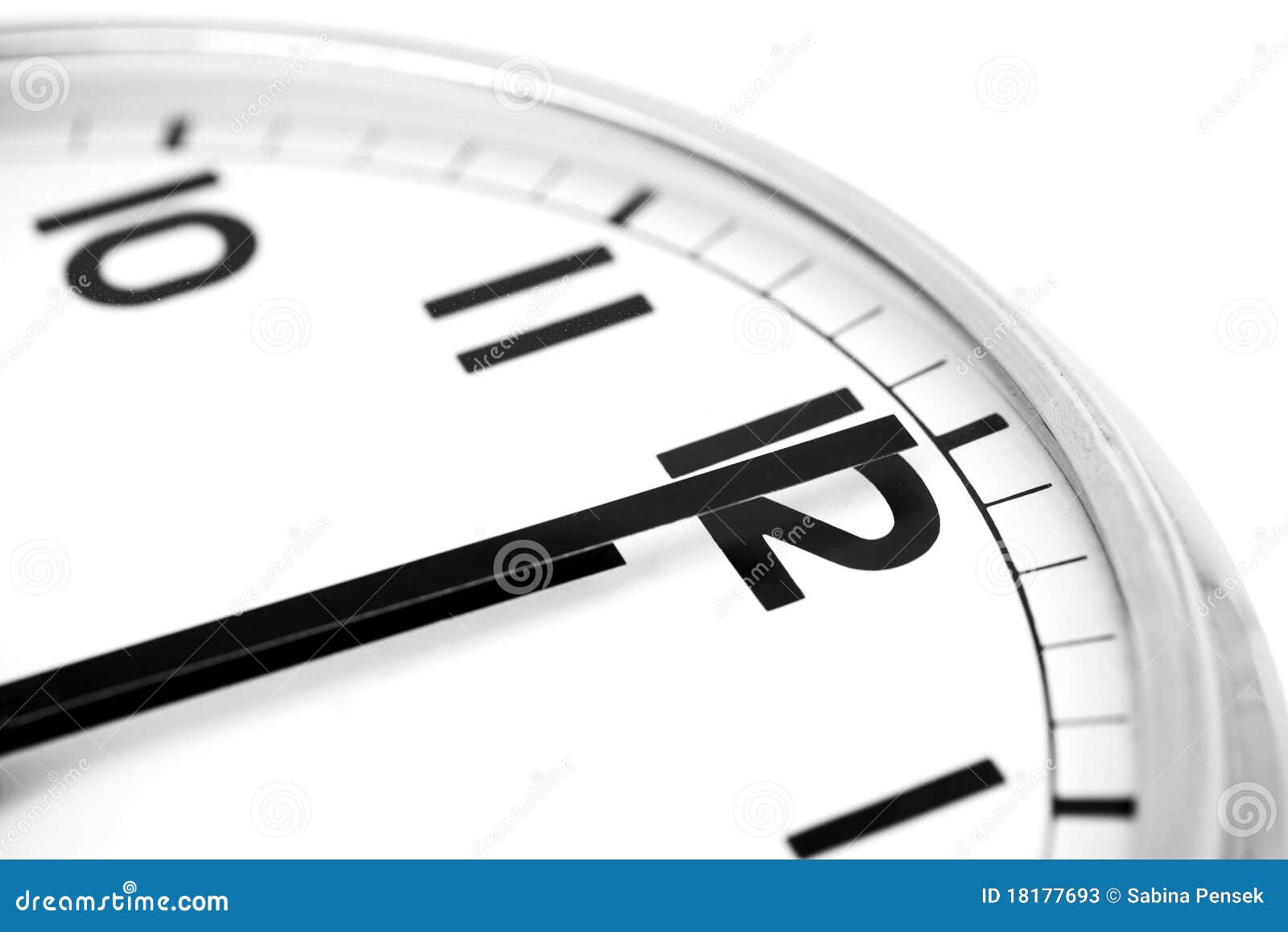 Reloj de las doce imagen de archivo. Imagen de moderno - 18177693