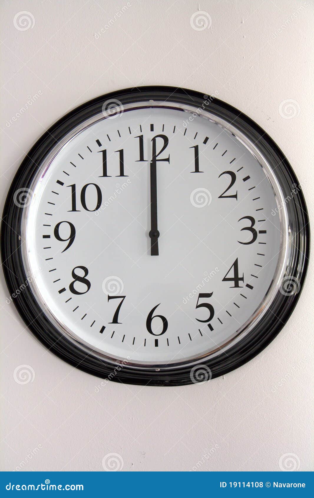 Reloj de pared blanco foto de archivo. Imagen de hora - 19114108