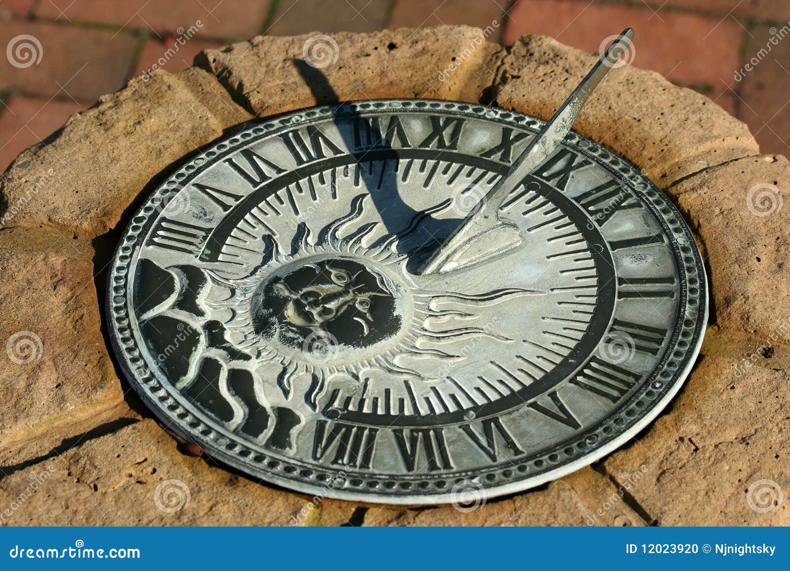 Reloj de sol foto de archivo. Imagen de vendimia, objeto - 12023920