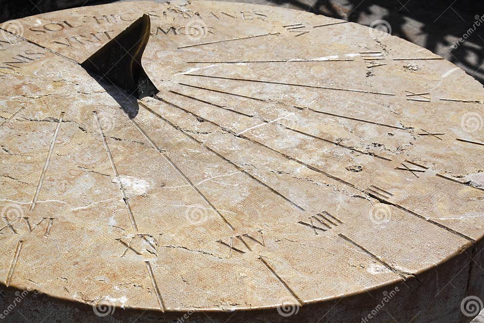 Reloj de sol imagen de archivo. Imagen de pasado, hora - 16682971