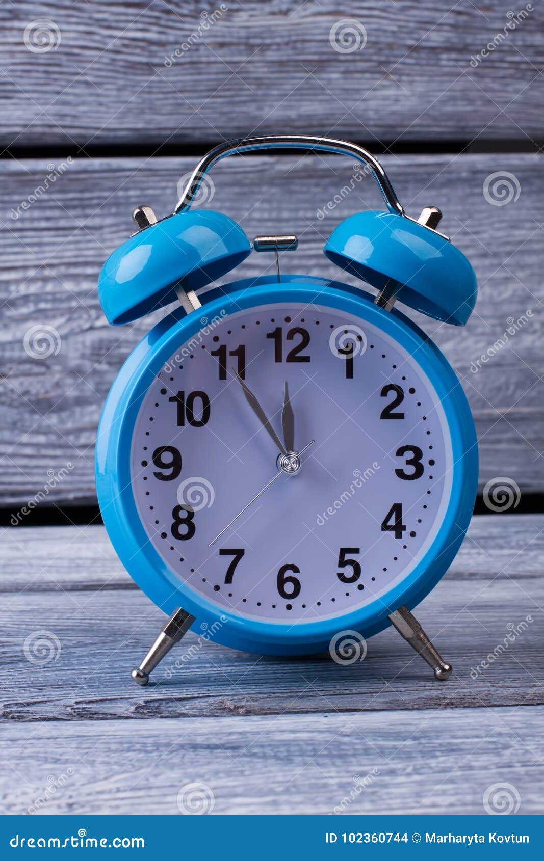 Reloj De Tabla Azul Del Vintage Foto de archivo - Imagen de retroceder ...