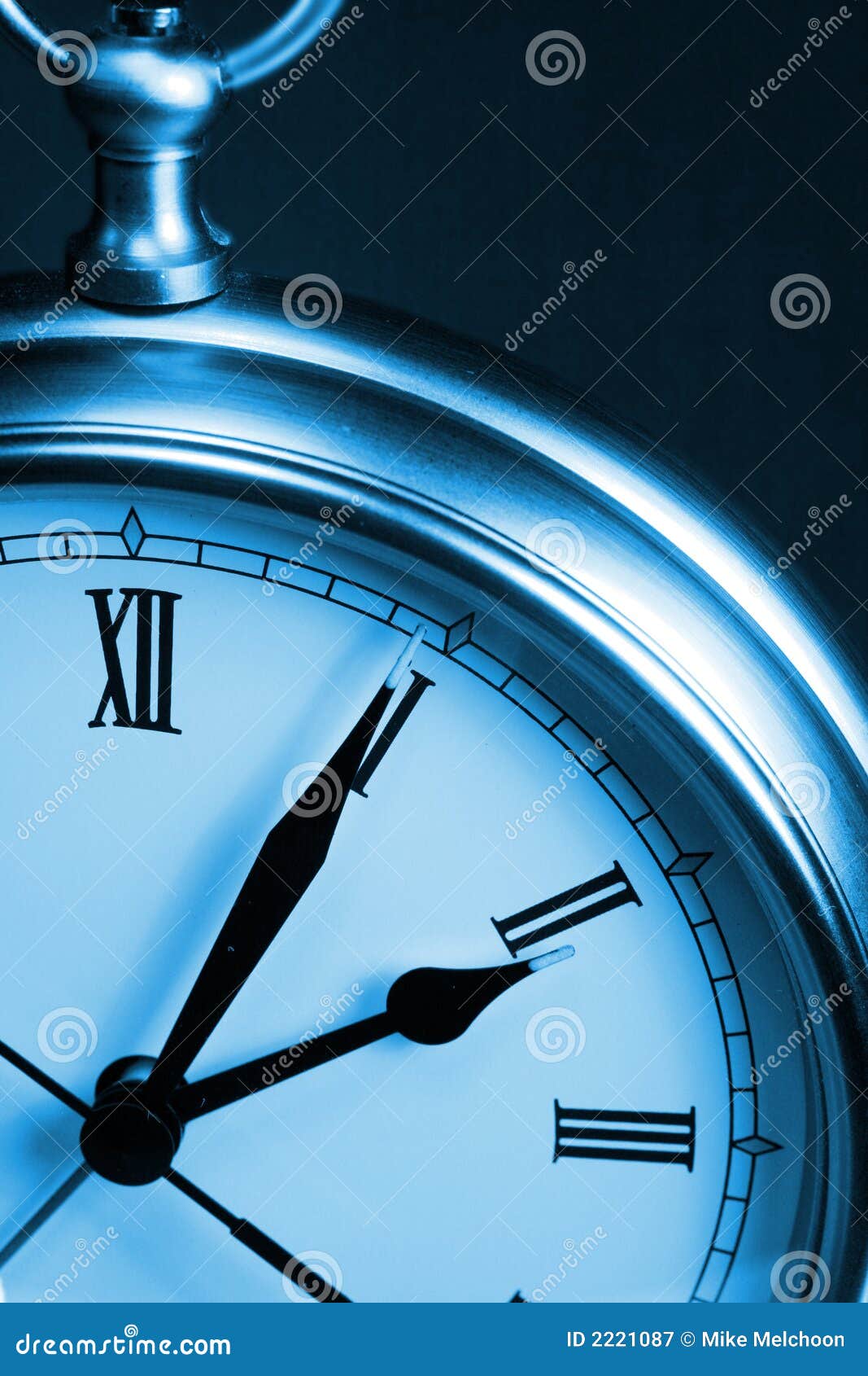 Reloj de tiempo azul imagen de archivo. Imagen de manos - 2221087