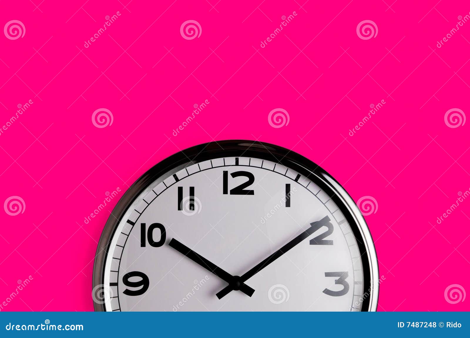 Reloj en color de rosa foto de archivo. Imagen de copia - 7487248