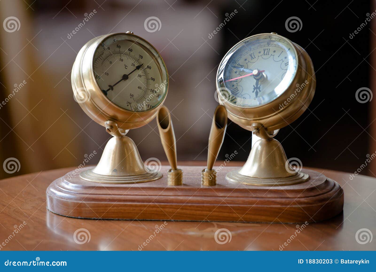 Reloj Interior De La Cabina Imagen de archivo - Imagen de interior ...