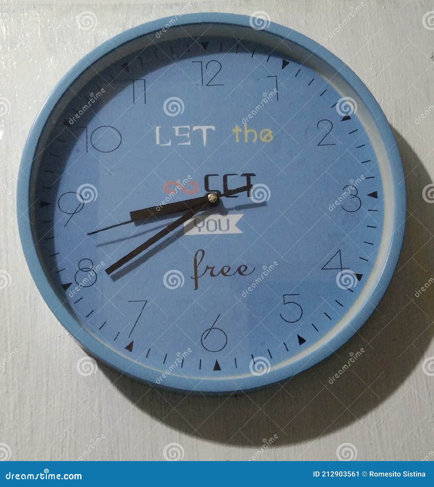 Reloj a las 9 40 pm imagen de archivo. Imagen de reloj - 212903561