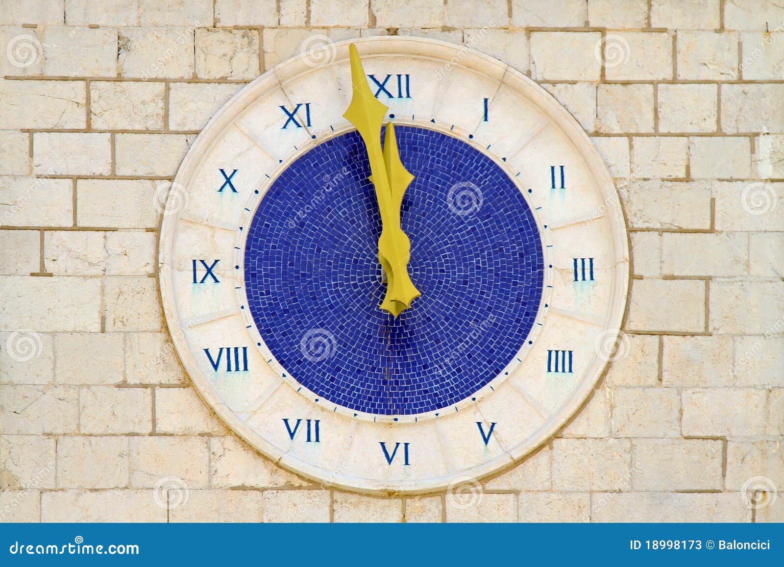 Reloj romano imagen de archivo. Imagen de doce, redondo - 18998173