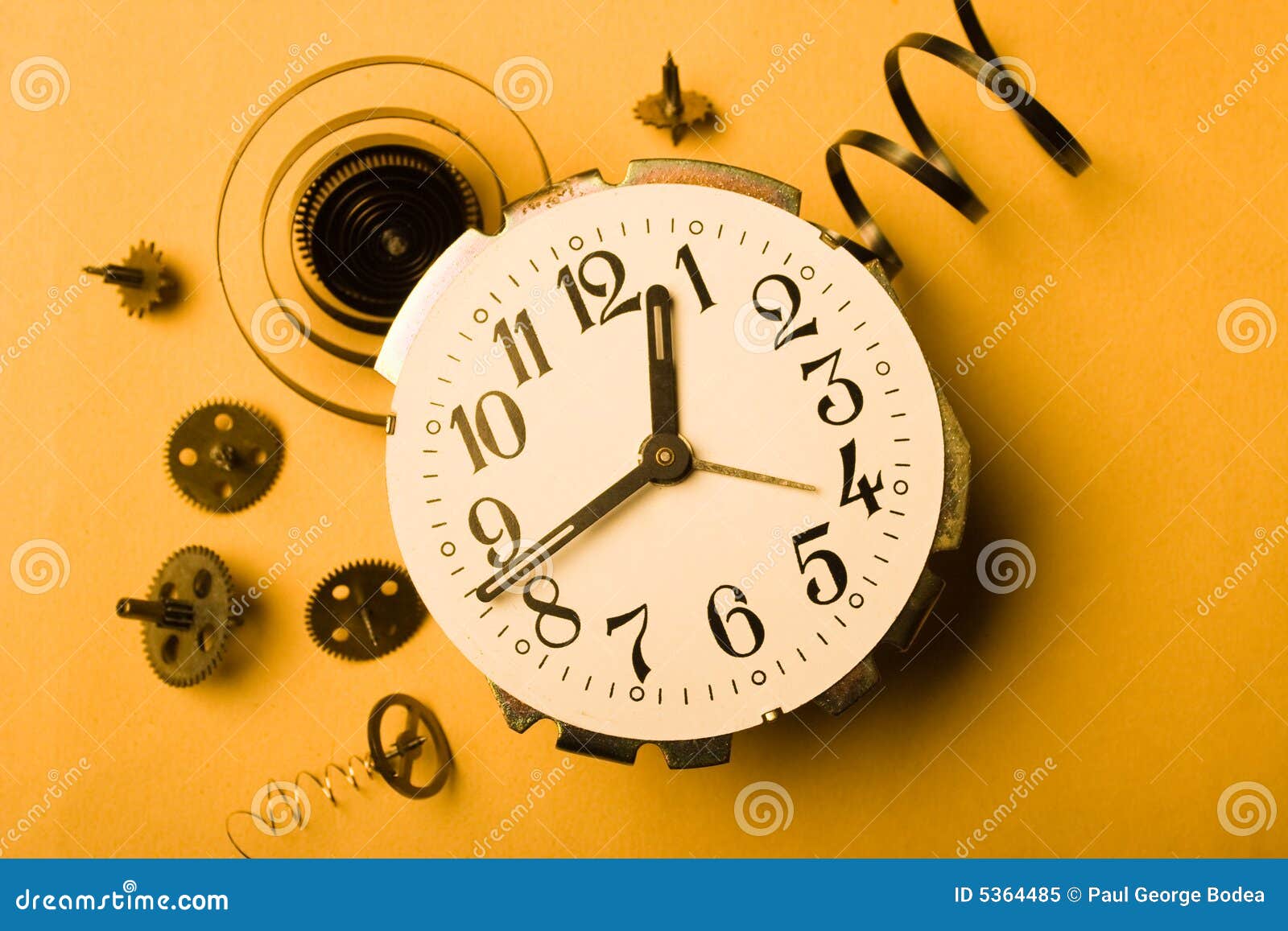 Reloj roto eterno imagen de archivo. Imagen de detalle - 5364485