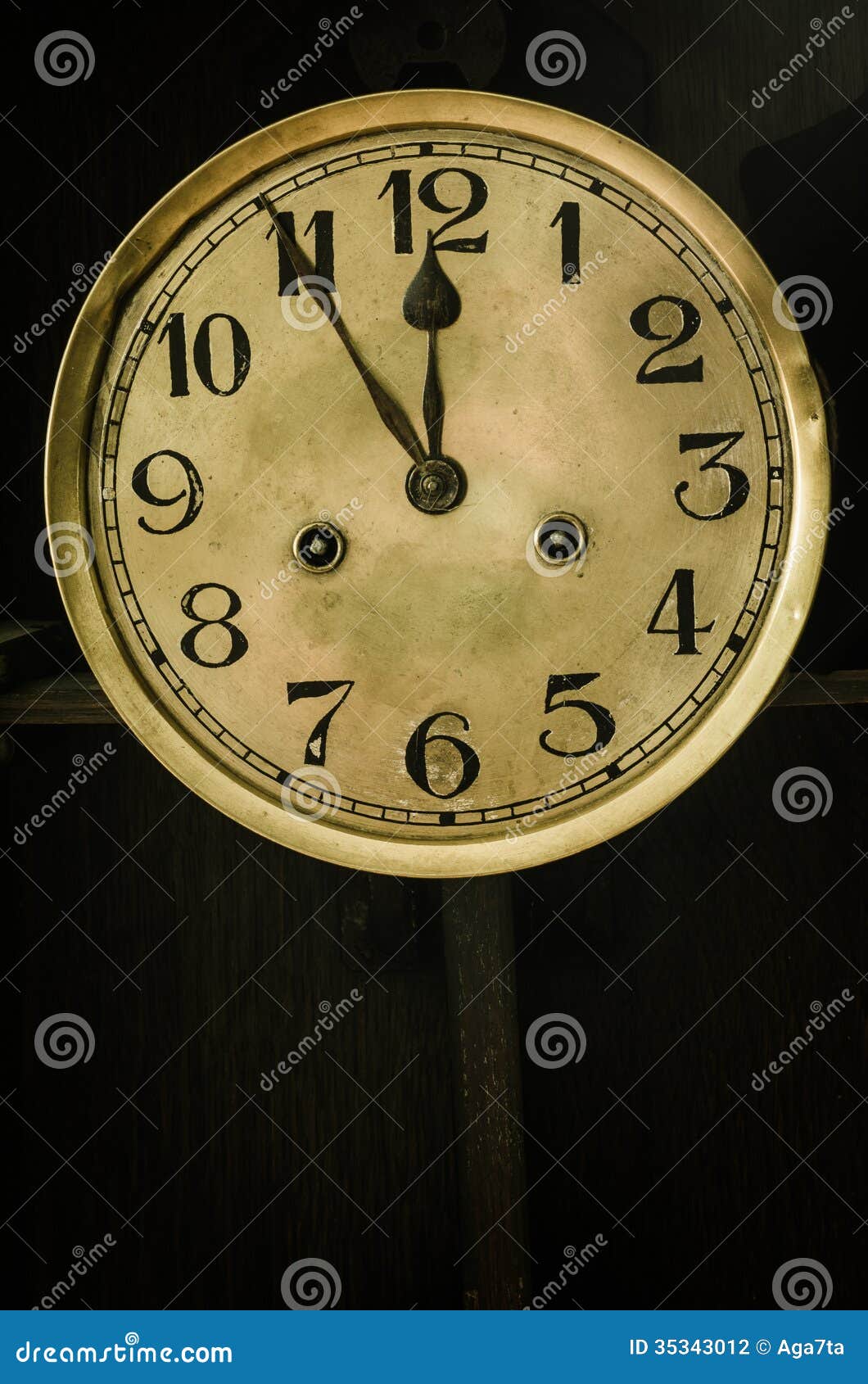 Reloj viejo del dial foto de archivo. Imagen de cara - 35343012