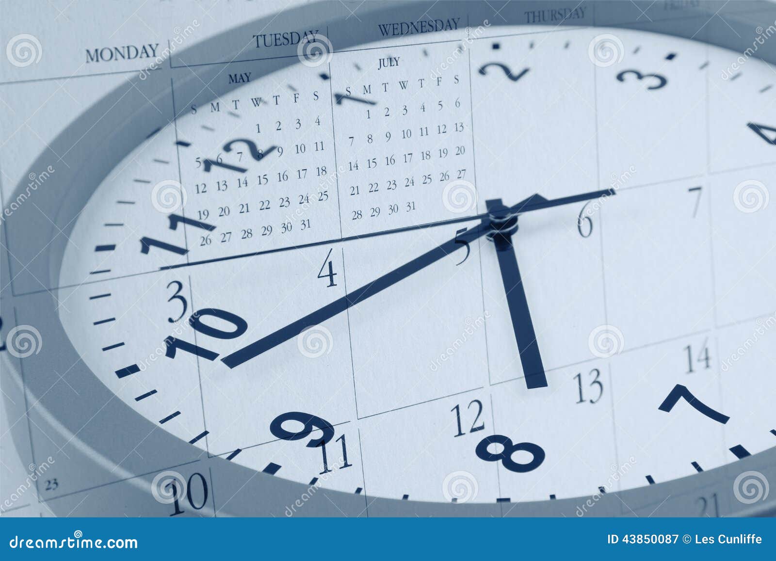 Reloj y calendario imagen de archivo. Imagen de anualmente - 43850087