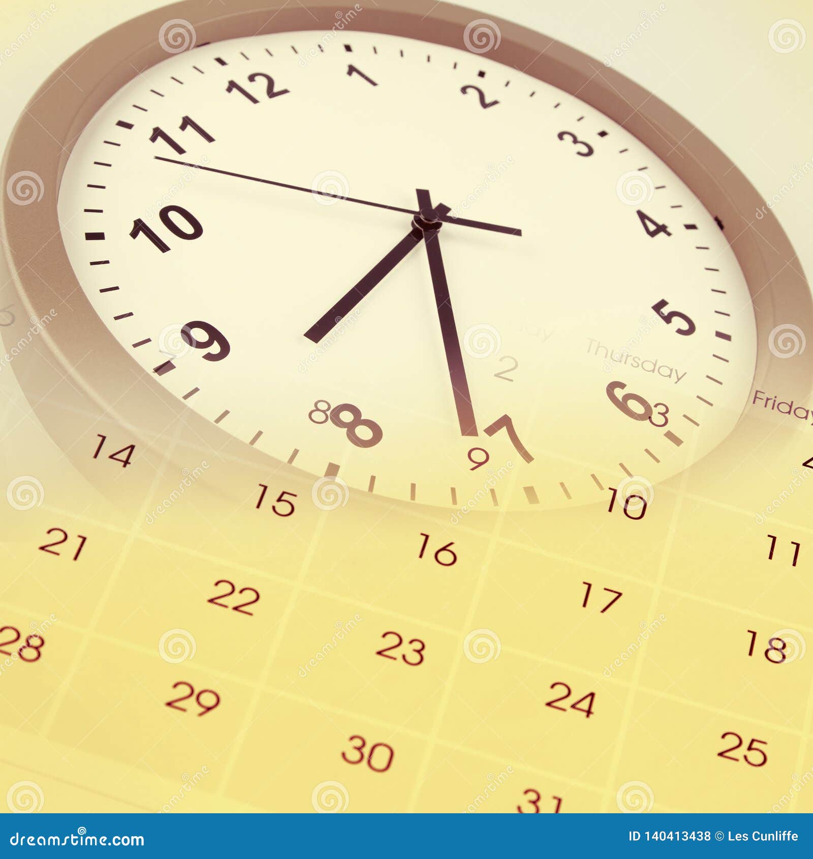 Reloj y calendario foto de archivo. Imagen de primer - 140413438