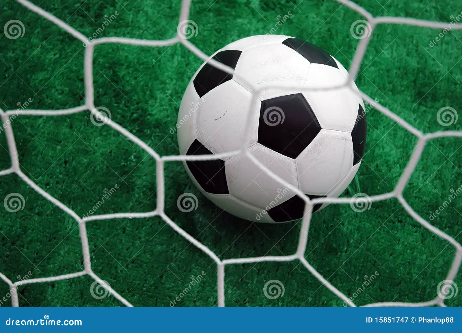 Relvado do futebol imagem de stock. Imagem de futebol - 15851747