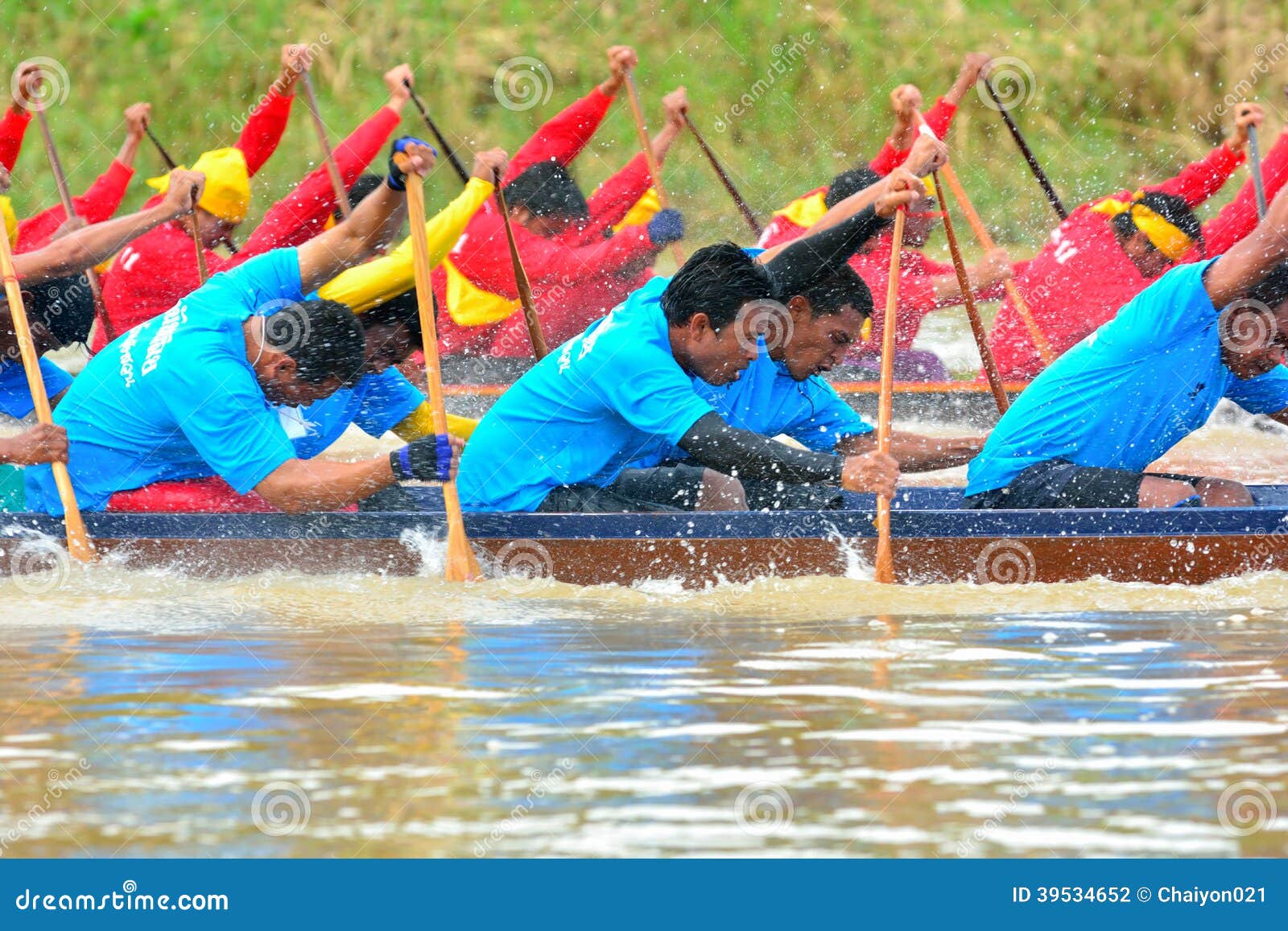 Remar la raza del equipo fotografía editorial. Imagen de fila - 39534652
