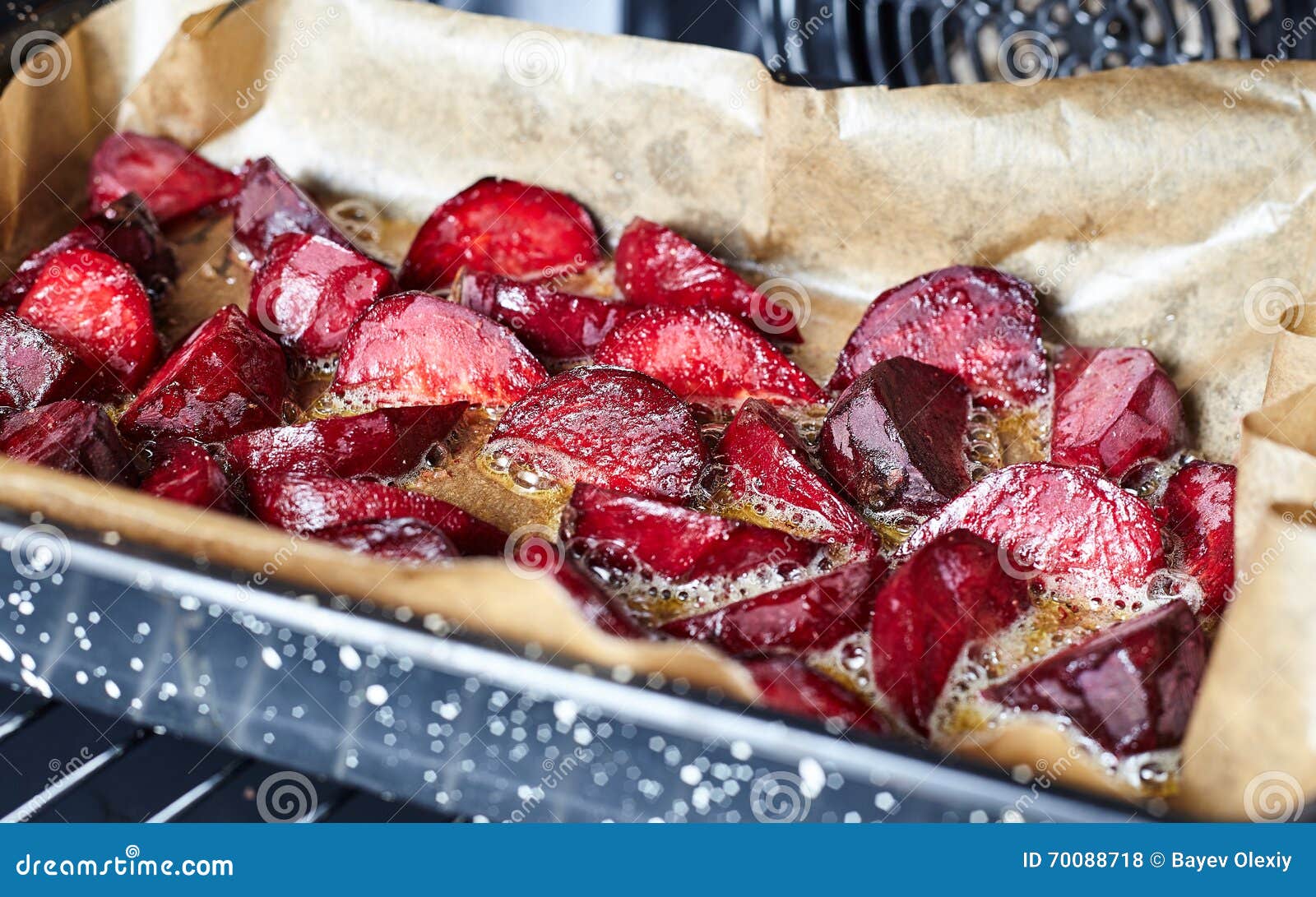 Remolacha Cocida Dentro Del Horno Foto de archivo - Imagen de asador ...