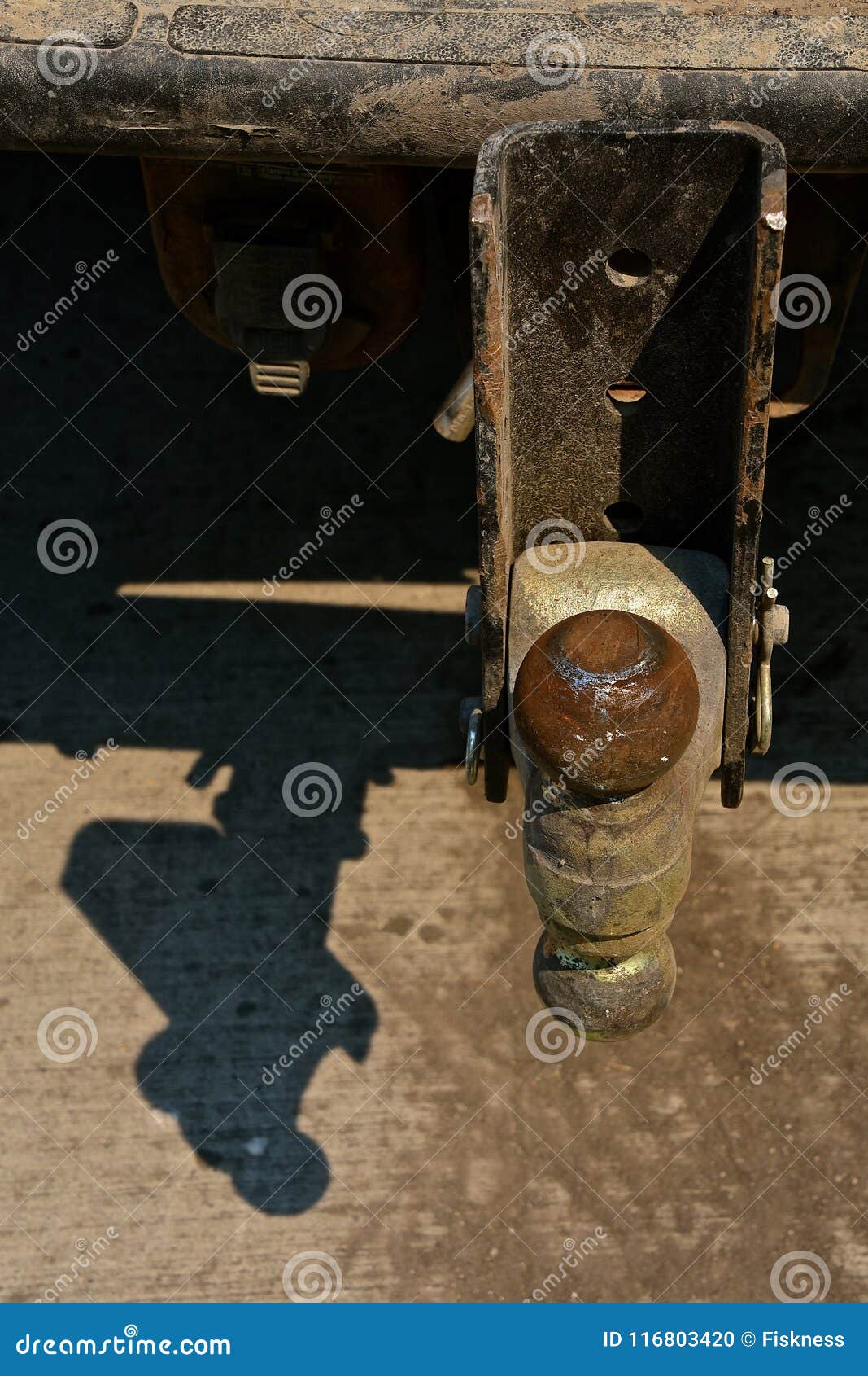 Remolque De Enganche Montado Bola Foto de archivo - Imagen de montado ...