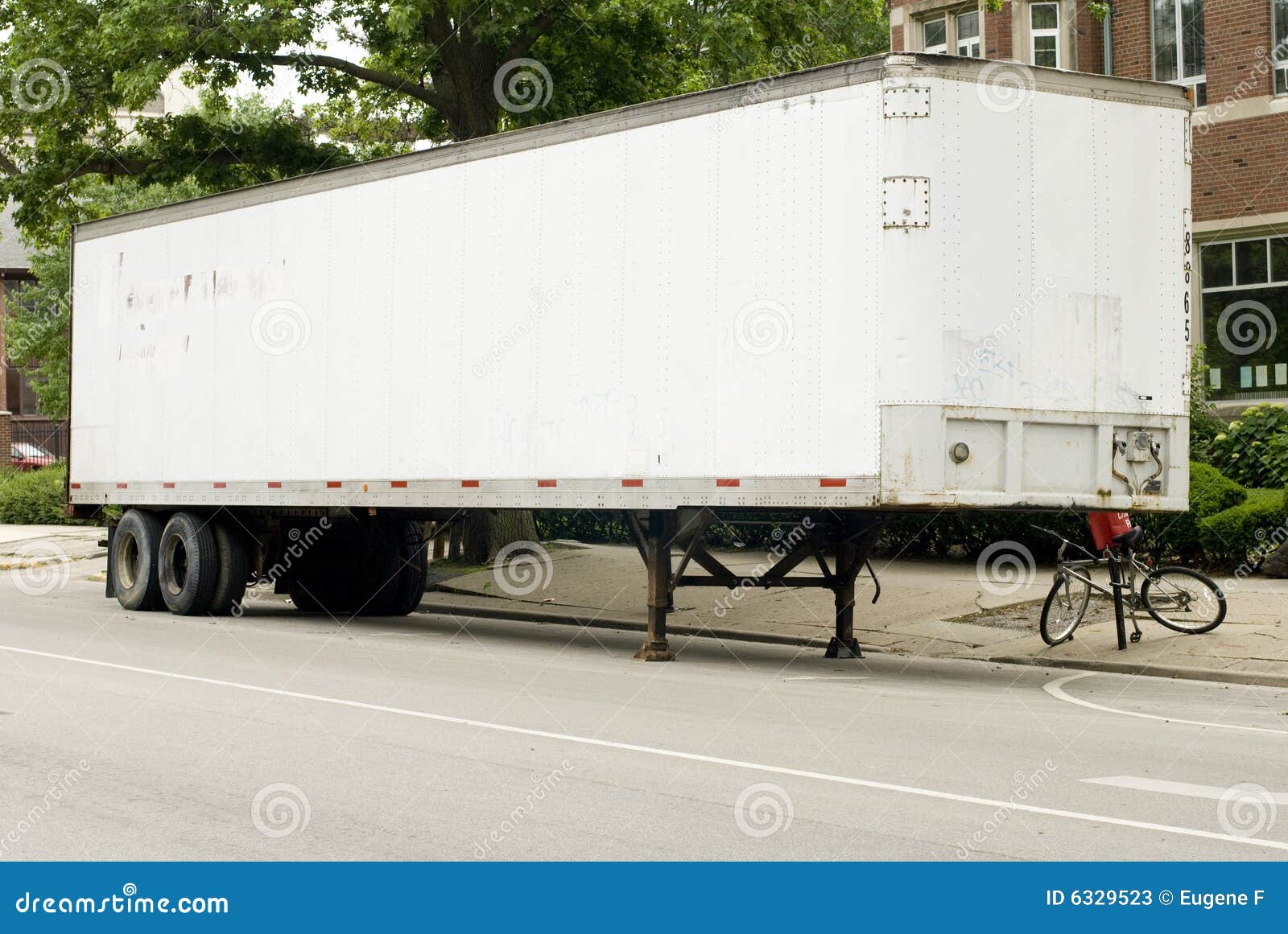 Remorque Blanche De Semi-camion Image stock - Image du réseau ...