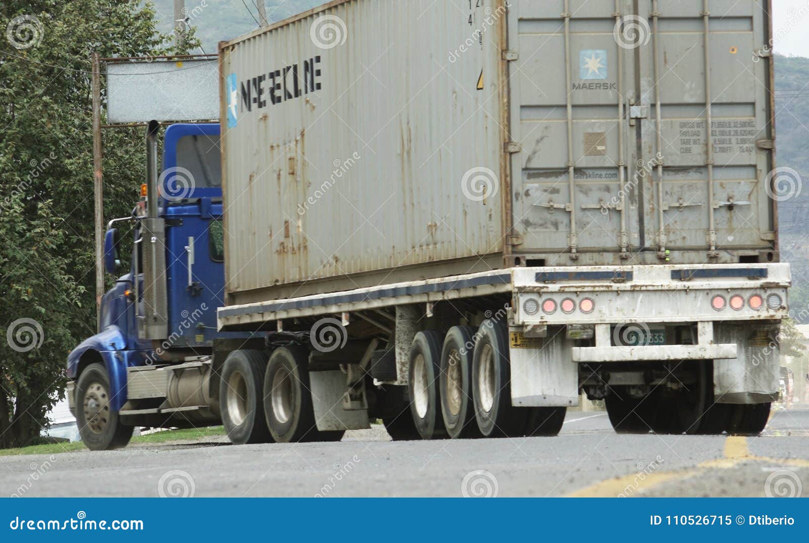 Remorque De Camion Et De Tracteur Image éditorial - Image of cargaison ...