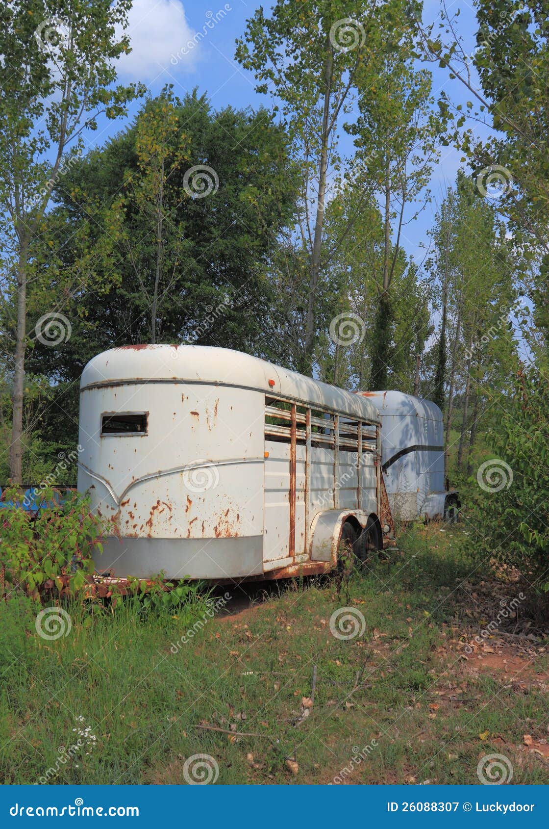 Remorque de ferme image stock. Image du animaux, user - 26088307