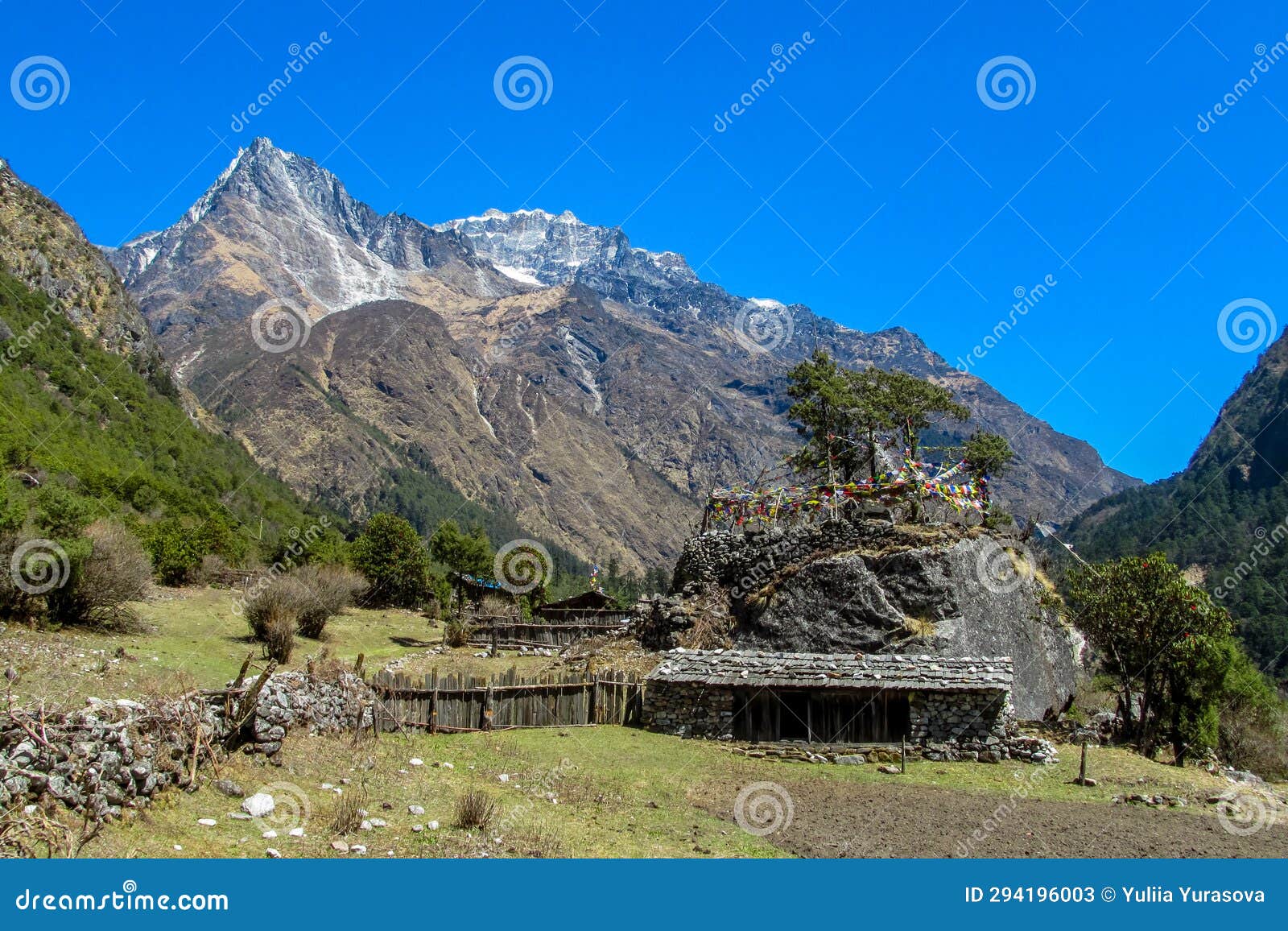 Remote Village House in Nepal Stock Image - Image of mountain, trekking ...