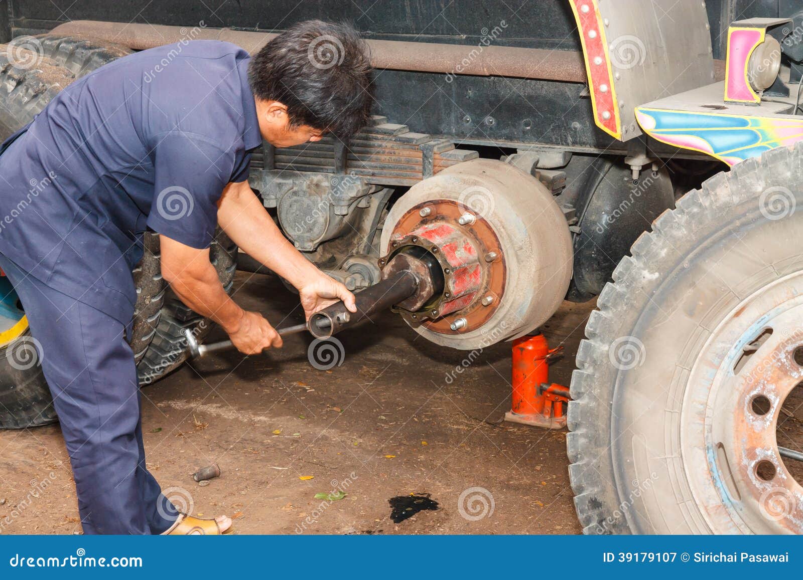 Remove the wheel stock image. Image of mechanic, wind - 39179107