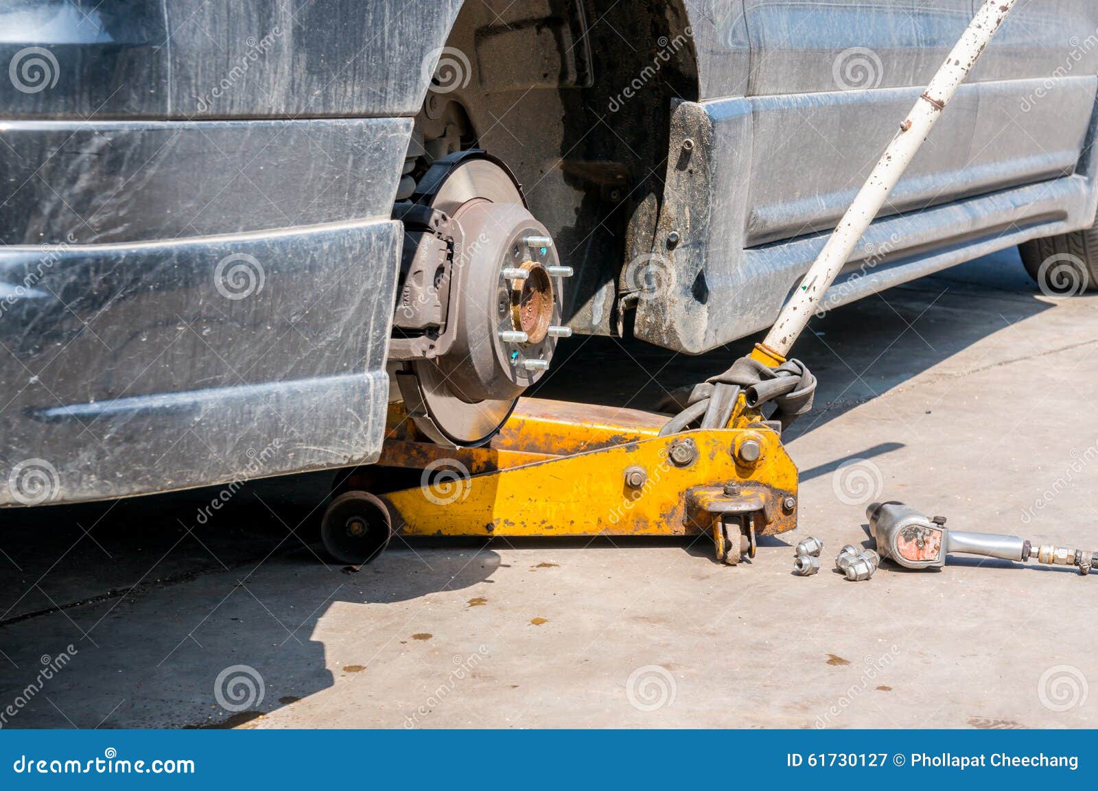 Remove the wheel stock image. Image of wheel, change - 61730127