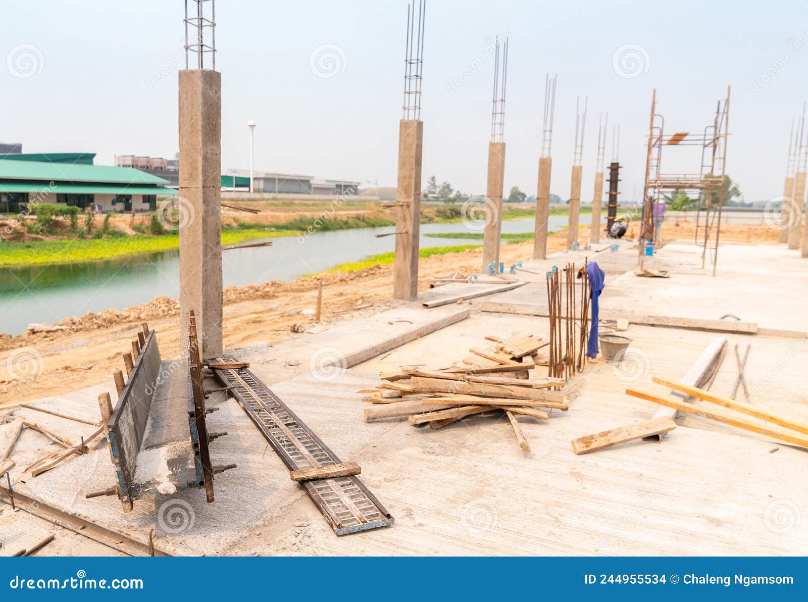 Removing the Formwork of Pillar Column from the Concrete Stock Photo ...