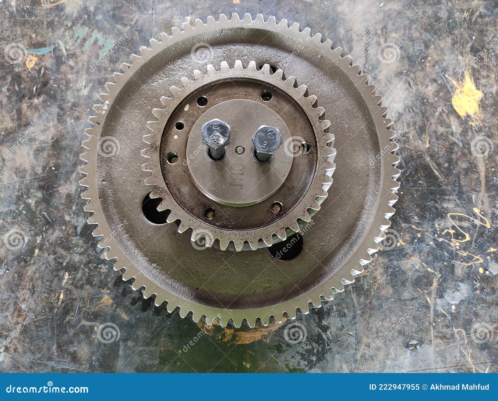 Removing the Idle Gear on the HD785-7 Stock Image - Image of gear ...