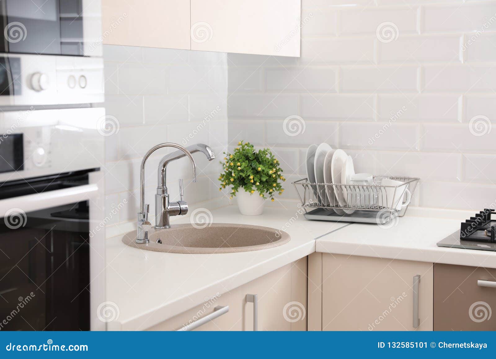 Ren Disk På Räknare Nära Diskho Fotografering för Bildbyråer - Bild av ...