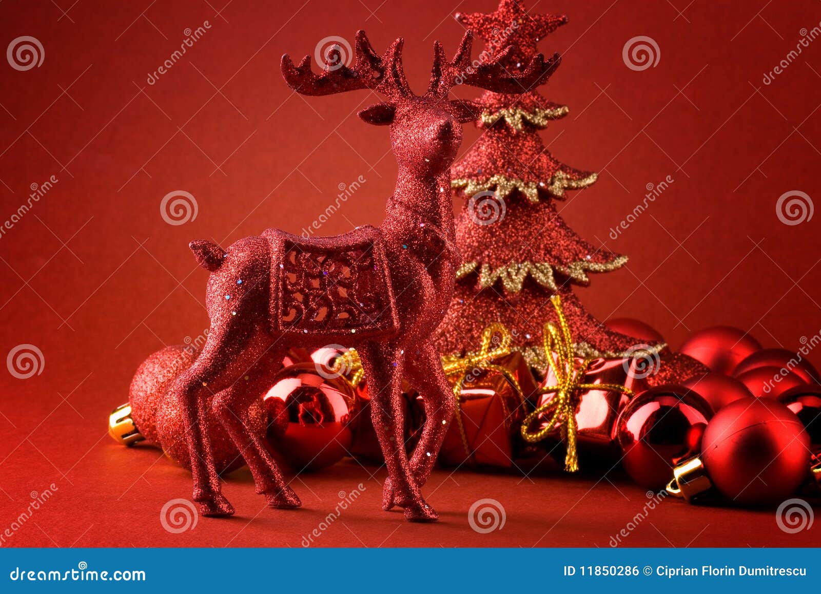 Rena vermelha foto de stock. Imagem de globos, xmas, caixas - 11850286