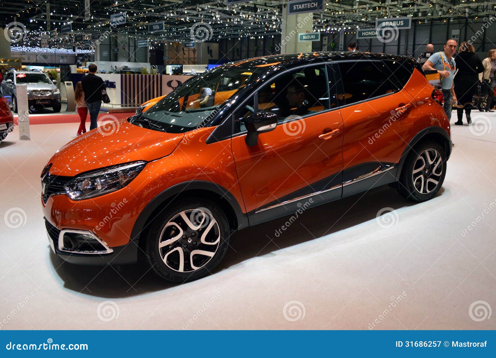 Renault Capture redactionele fotografie. Image of renault - 31686257