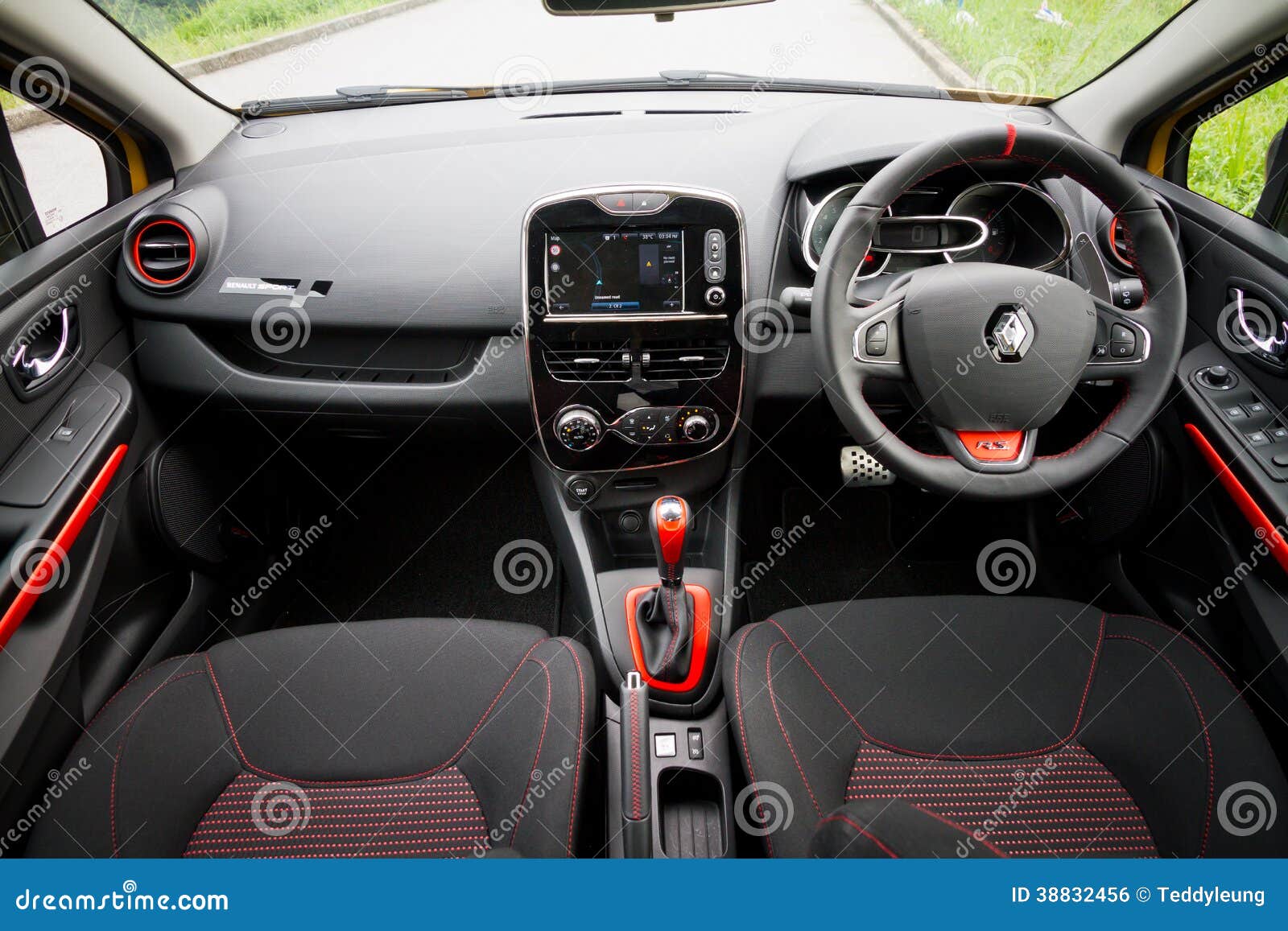 Renault CLIO RS 2013 Drive Bay Interior Modelo Foto editorial - Imagen ...
