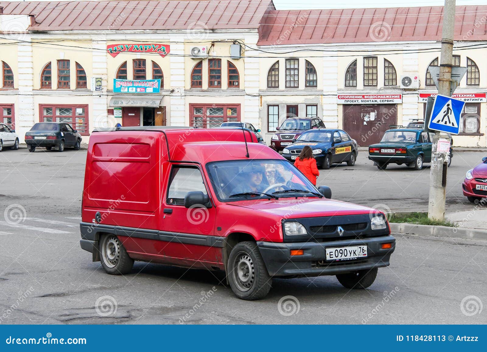 Renault Express foto de archivo editorial. Imagen de exterior - 118428113
